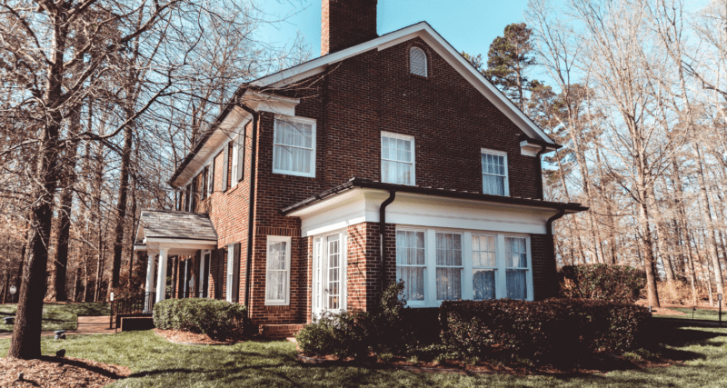 Hit Them With Your Best Shot: How Much to Offer on a Short Sale